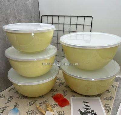 China Kitchen 5PCS Enamel Mixing Bowl Sets With PE Lid Cutom Logo Printing 0.5mm Thickness for sale