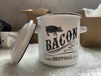 China 900ml Handmade Enamel Grease Container With Stainless Steel Strainer And Handle for sale