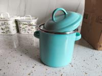 China 900ml Handmade Enamel Grease Container With Stainless Steel Strainer And Handle for sale