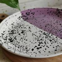 China 304 Steel Rim Enamel Dinner Plates White Round Cast Iron Steel Ware Plates Custom Logo for sale