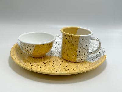 China Customized Color Enamel Tableware Set Half Color Speckled Mugs Trays And Bowl Sets for sale