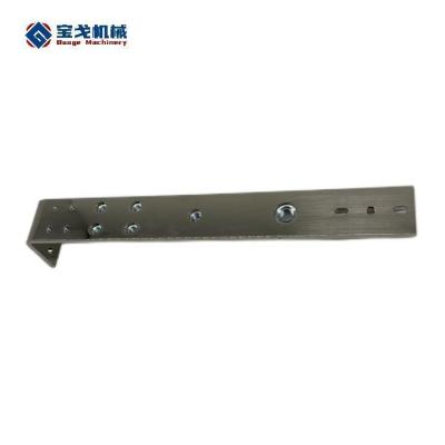 China RoHS Certified B48 L Shape Copper Cover Aluminum Composite Busbar with 6 Ways Tapping for sale