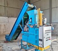 China Alfalfa Raw Materials Auto Hydraulic Wood Sawdust Weighting Compress Machine for Rabbits for sale