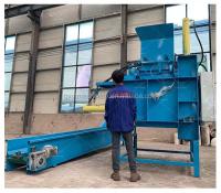 China Wood Chipping Baler Machine Efficiently Pack Sawdust Shavings for Pet Bedding for sale