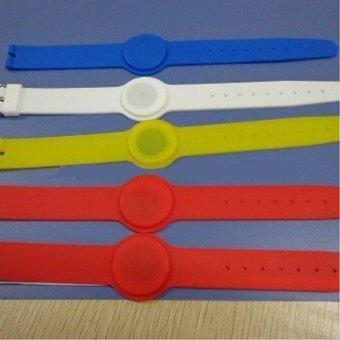 China RFID Silkscreen Printing Custom Made Silicone Wristbands for sale