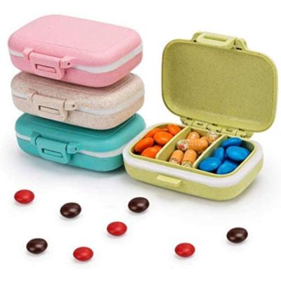 China Portable 3 Compartment Pill Box Organizer Food Grade Plastic Wheat Straw Travel Medicine Case 8x6.4x2.1cm for sale