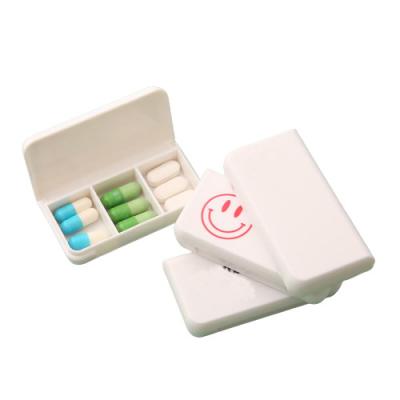 China Custom 3 Compartment Travel Pill Box Organizer Food Grade Plastic 6.6x3.4x1.4 Inch for sale