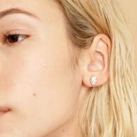 China Minimalist Gold Plated 925 Silver Diamond Stud Earring 925 Shiny Silver Heart Stud Earrings for sale