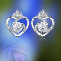 China 11x9.5mm 1.5g Sterling Silver Heart Earrings 3A Silver Heart Studs SGS for sale