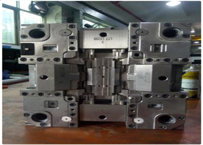 China Black Automotive Plastic Injection Molding Banana Gate Type 2344 Mold Material for sale