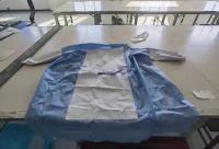 China Chest Fabric Reinforced, CUff Fabric Reinforced Disposable Surgical Gown, Isolation Gown for sale