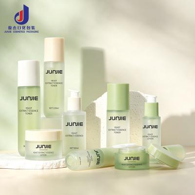 China JUNJIE  Cosmetique Frosted Green Cosmetic Lotion Body Mist Spray Bottle 30ml/120ml/150ml Customizable PETG for sale