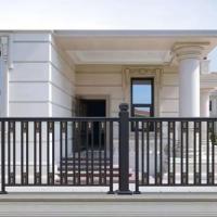 China 4 feet 6 feet Vertical Aluminium Slat Fencing  / Black Aluminum Fence White Gray Or Wood Grain for sale