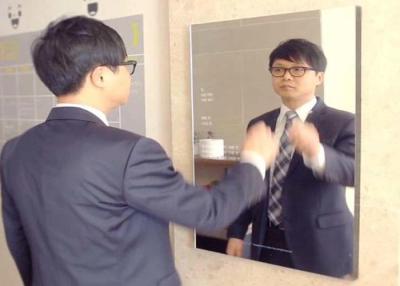 China Interactive Magic Mirror Display Wide Viewing Angle Multi - Language Support for sale