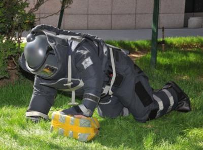 China EOD Bomb Disposal Suit 35kg with 1600m/s V50 Protection and Quick-Release System for sale