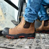 China SAFETOE Nubuck Leather Steel Toe Safety Boots 200J Impact 1100N Midsole Men for sale