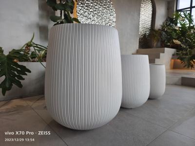 China 10-Inch Round Fiber Clay Planter with Hand-Carved Design - 6-8mm Thickness for Outdoor Garden Use for sale