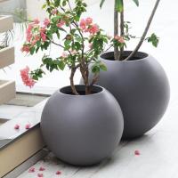 China QUANGUI 660x610mm Fiberglass Flower Pots with Shiny Finish for Artificial Plants - Indoor Round Planters for sale