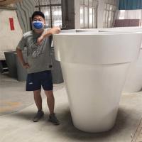 China QUANGUI QG-001 Fiberglass Flower Pots - Custom Sizes with 10-Day Sample Period for Indoor Outdoor Decor for sale
