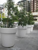 China QUANGUI QG-001 Fiberglass Flower Pots - Custom Sizes with 10-Day Sample Period for Indoor Outdoor Decor for sale