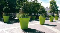 China QUANGUI QG-001 Fiberglass Flower Pots - Custom Sizes with 10-Day Sample Period for Indoor Outdoor Decor for sale