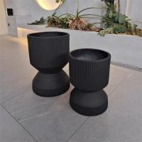 China Round Minimal Texture Fiber Clay Plant Pot Lightweight 33lb Black Custom for sale