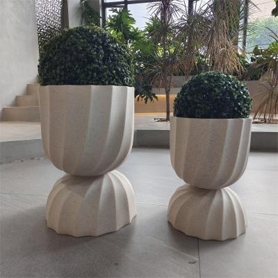 China Customized Fiber Clay Planter Waterproof Round 35lb for Indoor Outdoor Plants for sale