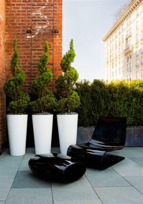 China QUANGUI Fiberglass Flower Planters - 10-Day Sample, 30-40 Day Production, Custom Sizes & Finishes for sale