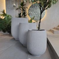 China Custom Fiberglass Flower Planter Pots 30-40 Day Production with CE Rohs Certification for Indoor Outdoor Use for sale