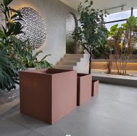 China Custom Fiberglass Flower Planters for Indoor Outdoor Garden Decor 30-40 Days Production for sale