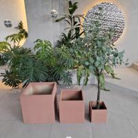 China Custom Fiberglass Flower Planters for Indoor Outdoor Garden Decor 30-40 Days Production for sale