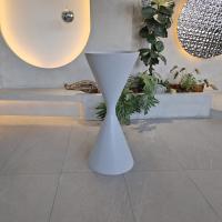 China Fiberglass Artificial Flower Planters Indoor Outdoor Decor Customizable 30pcs MOQ for sale