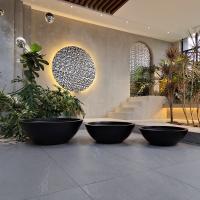 China Bowl Shape Black Fiberglass Plant Pots - 30-40 Day Production, Custom Sizes & Finishes for Indoor/Outdoor Gardens for sale