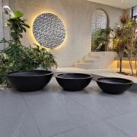 China Bowl Shape Black Fiberglass Plant Pots - 30-40 Day Production, Custom Sizes & Finishes for Indoor/Outdoor Gardens for sale