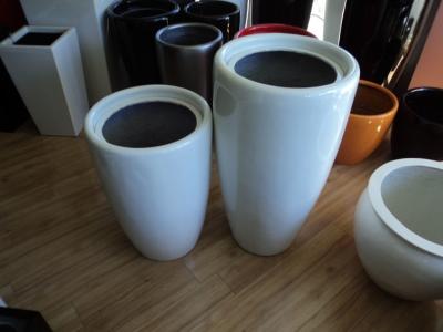 China Customizable Fiberglass Flower Planter for Outdoor Garden Decor 30pcs MOQ for sale