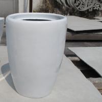 China Customizable Fiberglass Flower Planter for Outdoor Garden Decor 30pcs MOQ for sale