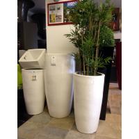 China Customizable Fiberglass Flower Planter for Outdoor Garden Decor 30pcs MOQ for sale