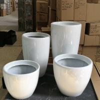 China Customizable Fiberglass Flower Planter for Outdoor Garden Decor 30pcs MOQ for sale