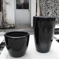 China Customizable Fiberglass Flower Planter for Outdoor Garden Decor 30pcs MOQ for sale