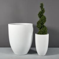 China Customizable Fiberglass Flower Planter for Outdoor Garden Decor 30pcs MOQ for sale