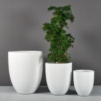 China Customizable Fiberglass Flower Planter for Outdoor Garden Decor 30pcs MOQ for sale