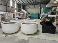 China Large Tall Fiberglass Planter Pots - 30-40 Day Production, Custom Shapes & Finishes for Outdoor Garden Decoration for sale
