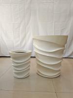 China Custom Fiberglass Flower Pots 30pcs MOQ for Indoor Outdoor Garden Decoration for sale