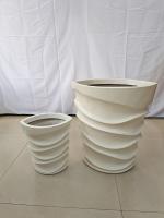 China Custom Fiberglass Flower Pots 30pcs MOQ for Indoor Outdoor Garden Decoration for sale
