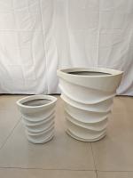 China Custom Fiberglass Flower Pots 30pcs MOQ for Indoor Outdoor Garden Decoration for sale