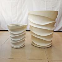 China Custom Fiberglass Flower Pots 30pcs MOQ for Indoor Outdoor Garden Decoration for sale