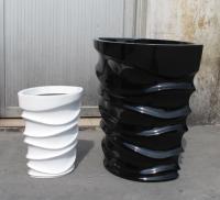 China Custom Fiberglass Flower Pots 30pcs MOQ for Indoor Outdoor Garden Decoration for sale