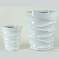 China Custom Fiberglass Flower Pots 30pcs MOQ for Indoor Outdoor Garden Decoration for sale