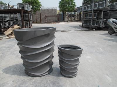 China Custom Fiberglass Flower Pots 30pcs MOQ for Indoor Outdoor Garden Decoration for sale