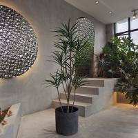 China 330×330×290mm Round Recycled Plastic Planters - Lightweight PE Flower Pots with Custom Logo Options for sale